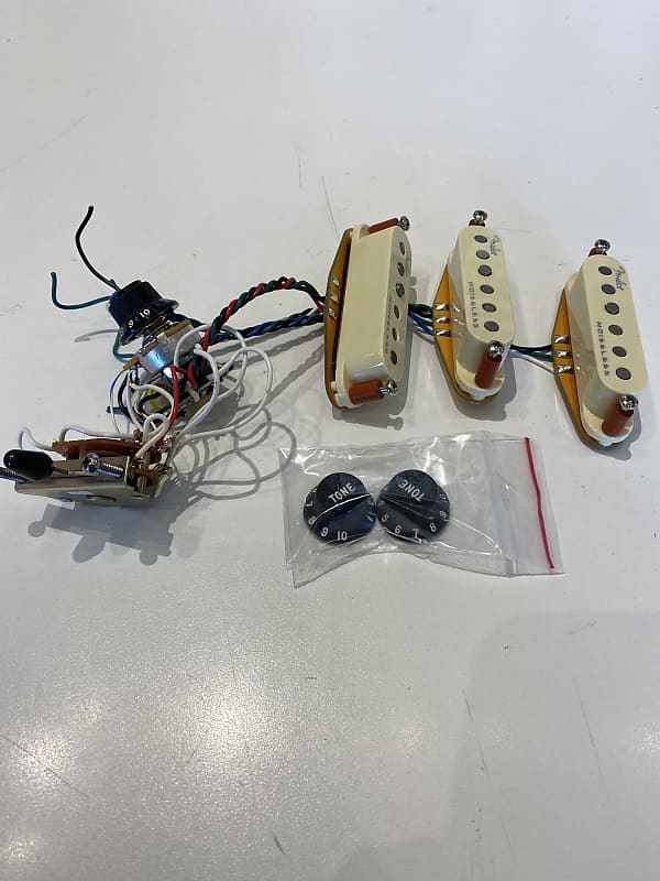 Fender Strat Noiseless Pickups v4 with S1 Switching | Reverb