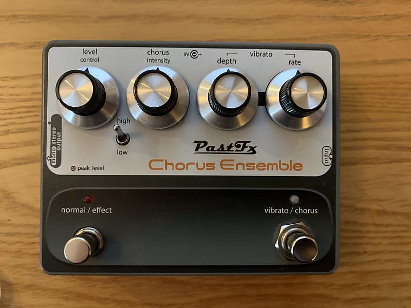 PastFx Chorus Ensemble Deluxe Uses MN3002 BBD Vibrato + | Reverb