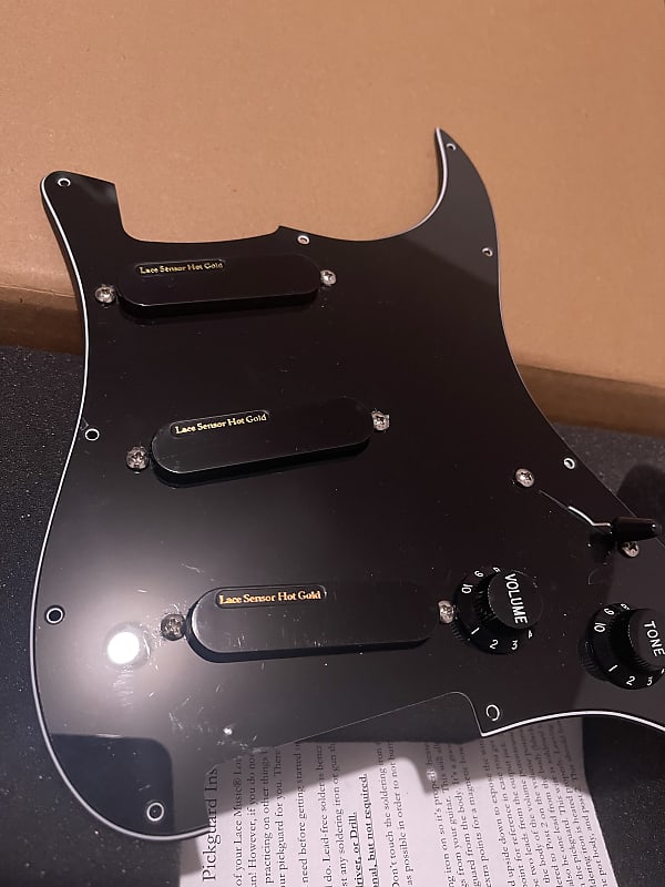Fender Lace Sensor “Hot Gold Set” Pickguard 2023 - Black | Reverb