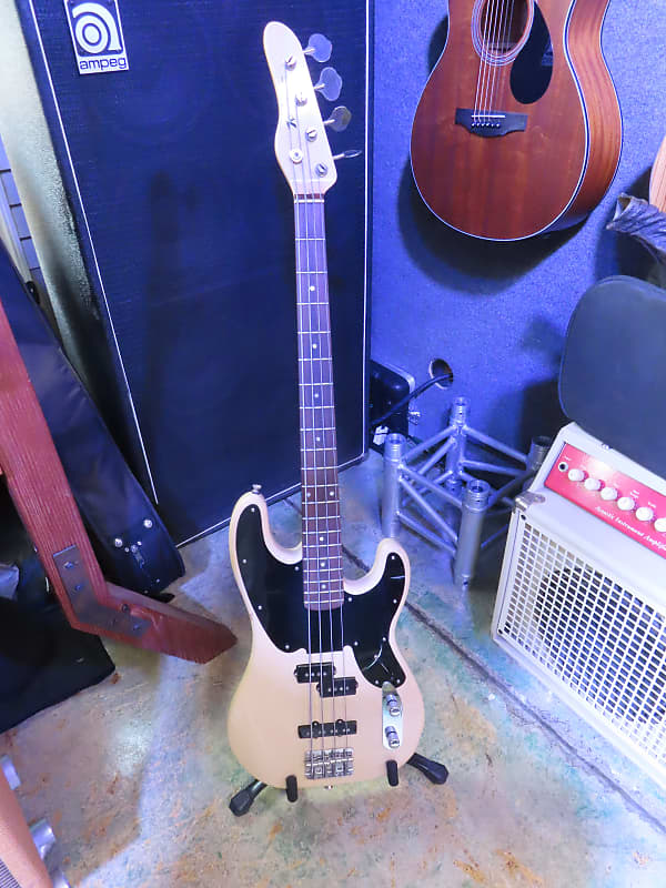 Robin Ranger 4 string 1990's - Blonde-Jazz and P'Bass style | Reverb