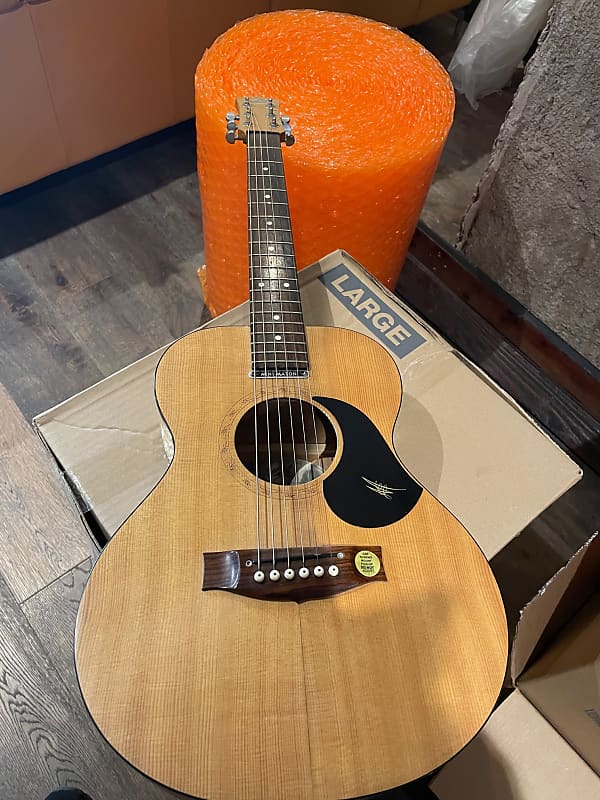 Maton EM6 - Mini Maton Travel Guitar with Ap5 Pre-Amp a Maton | Reverb