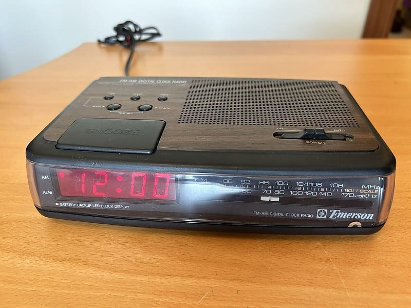 Vintage Emerson AM/FM Digital Alarm Clock Radio AK2720 | Reverb