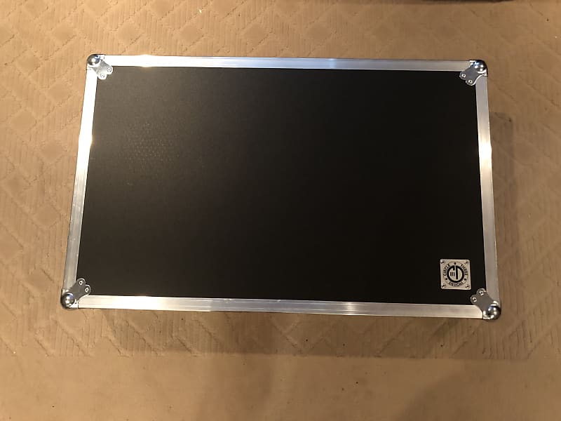 Circle Three Designs 34x20 Pedalboard with 37x23x8 3/4 flight | Reverb