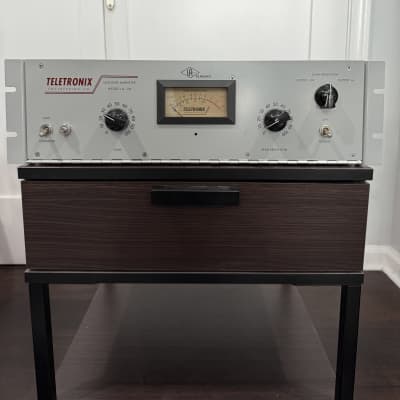 Universal Audio LA-2A Classic Leveling Amplifier | Reverb