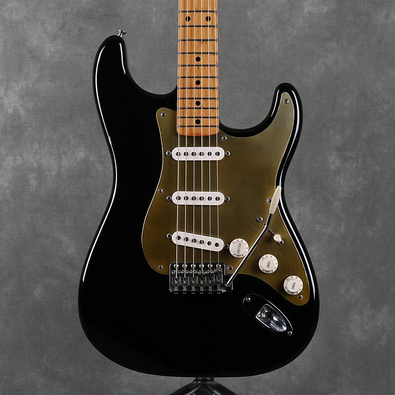 Fender Classic Series 60s Stratocaster - Black, Gold | Reverb