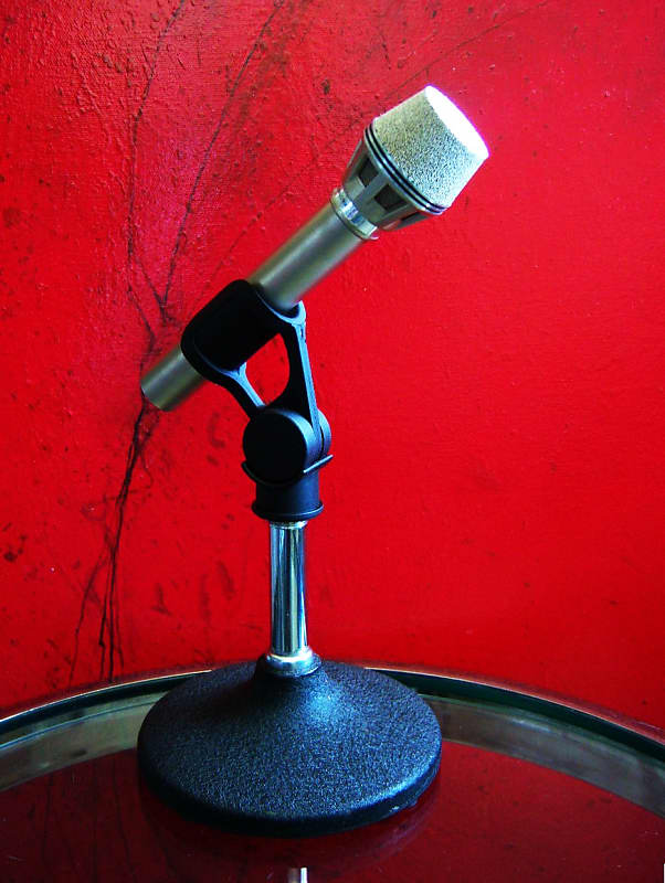 Vintage 1970's AKG D190E dynamic cardioid microphone w mic | Reverb UK