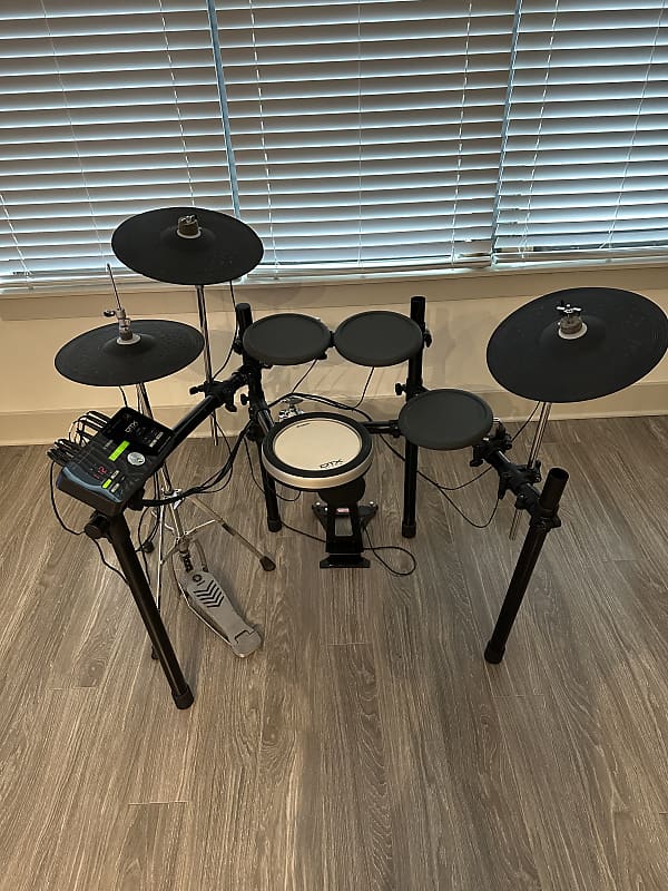 Yamaha DTX502 electronic drum kit | Reverb