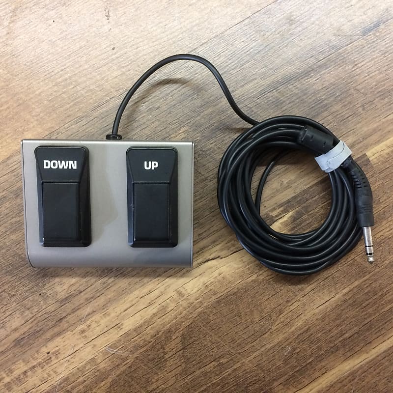 Behringer FS112BV 2-Button Amplifier Footswitch for V-Amp and | Reverb