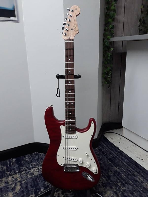Fender Custom Deluxe Stratocaster w/original case and papers | Reverb