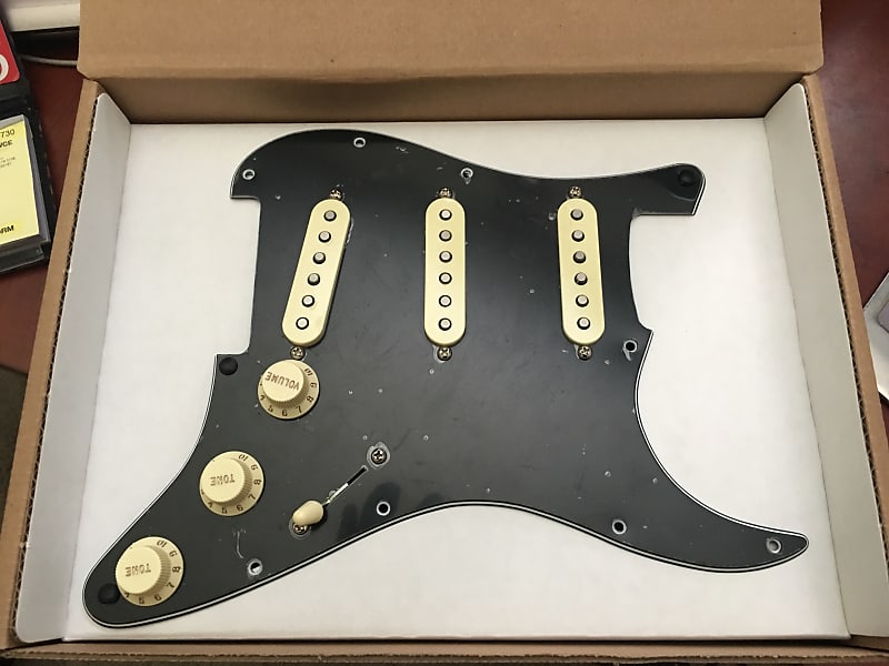 Fender Player Series Alnico V Loaded Pickguard MIM 2019 Black | Reverb