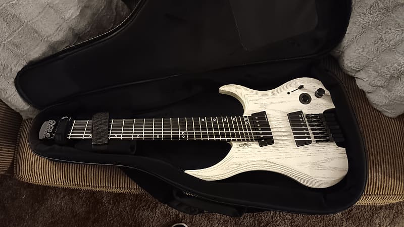 Legator Ghost 7 - White | Reverb