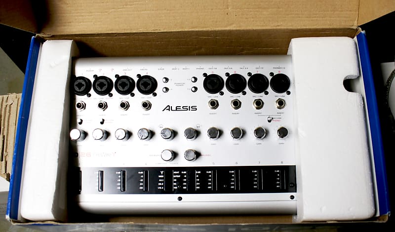 Alesis Alesis IO 26 silver | Reverb