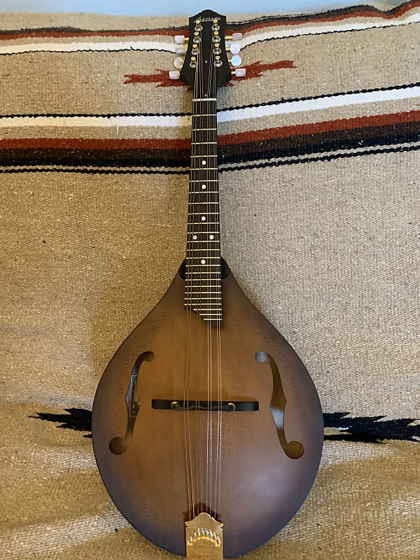 Jean Larrivée A-33, 2011, Mint - Clear brown satin finish. | Reverb