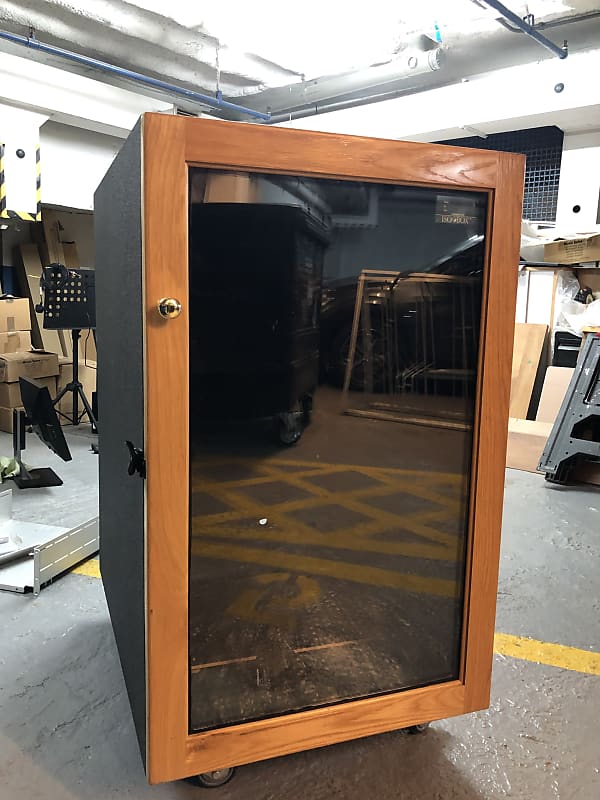 Iso Box Silent Rack cabinet 19" 20 U. Isolation box for | Reverb