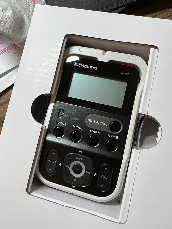 Roland R-07 Portable High-Resolution Audio Recorder | Reverb