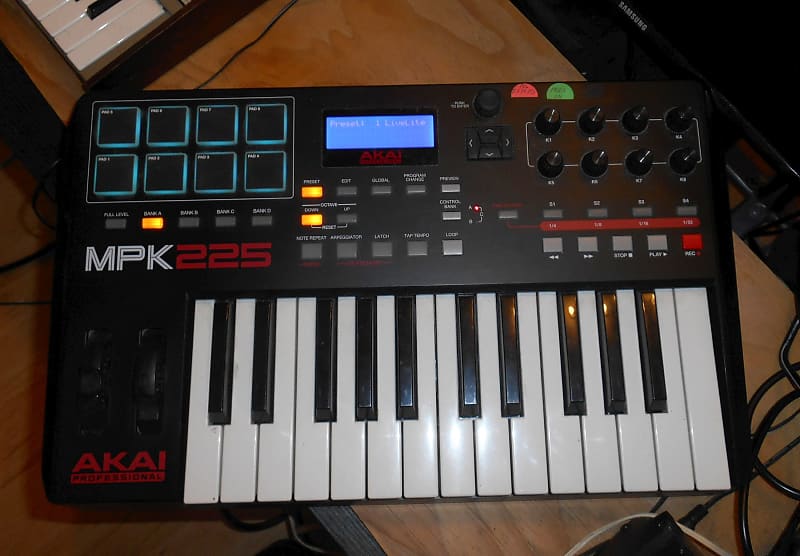 Akai MPK225, excellent condition, only used in studio | Reverb