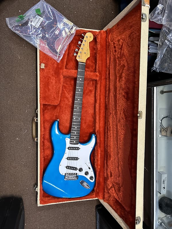 Fender Stratocaster 1980s - Turquoise blue | Reverb