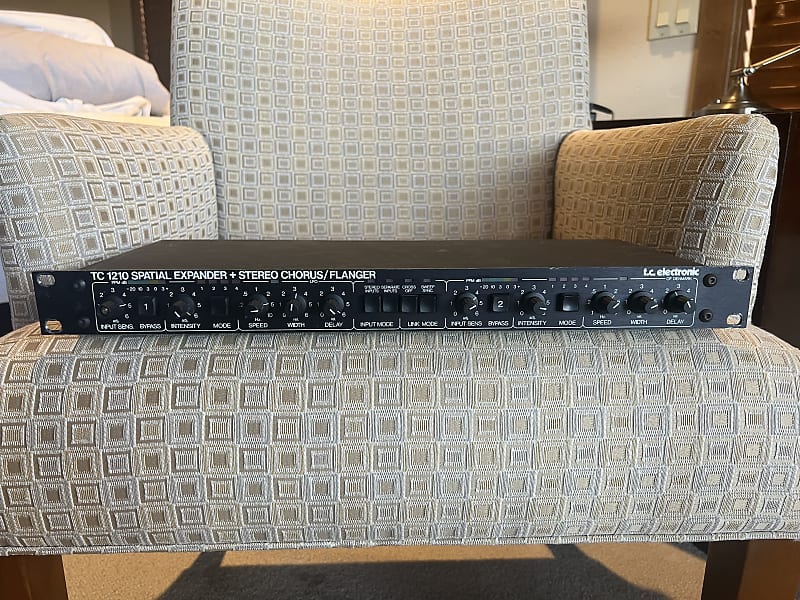 T.C. Electronic TC 1210 Spatial Expander + Stereo | Reverb