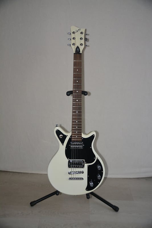 First Act VW Volkswagen Garage Master 2006 - White with Black | Reverb