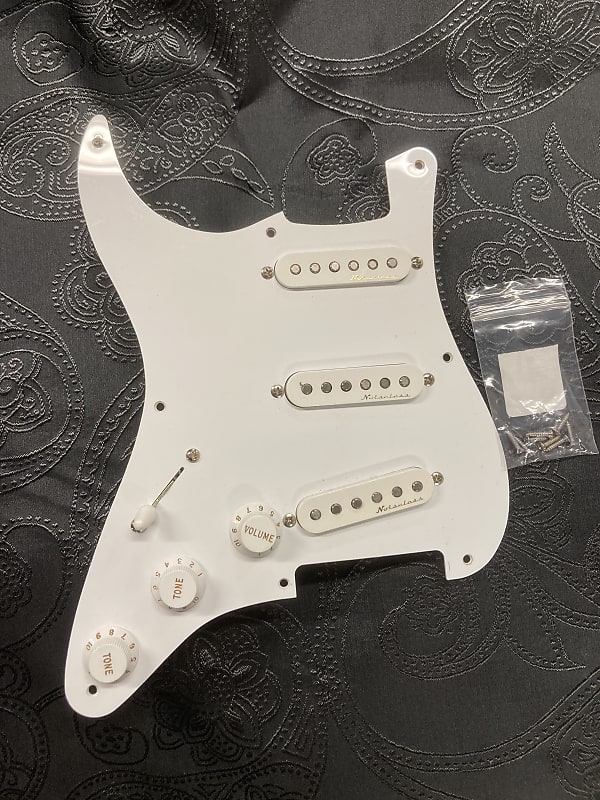 Loaded lefty pickguard Fender Stratocaster Noiseless | Reverb UK