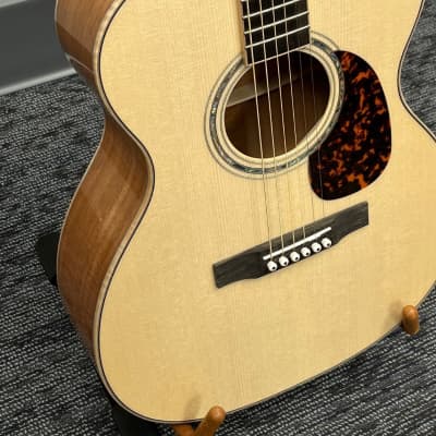 Larrivée OM-05 Vine Logo, Moon Spruce & Mahogany | Reverb