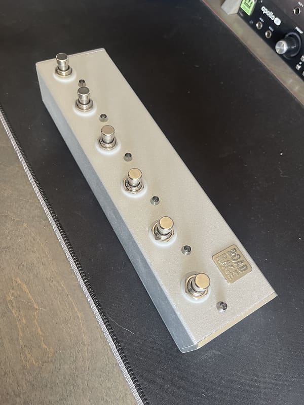 Road Rage Pro Gear 6 Channel True Bypass Effects Switcher | Reverb