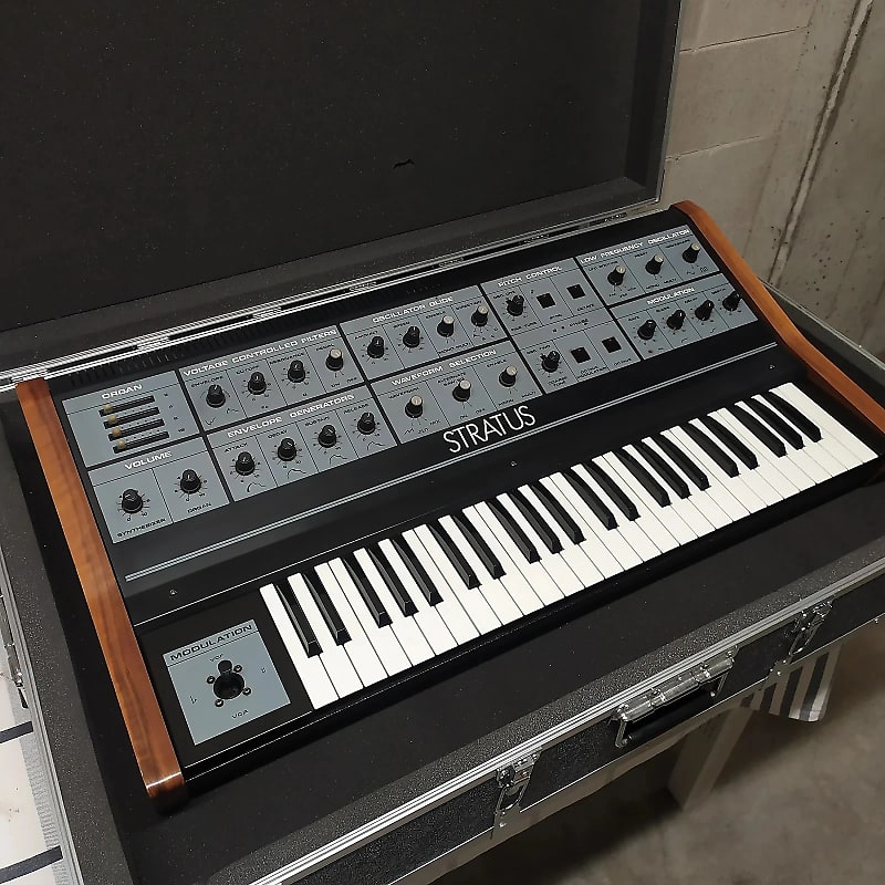 Crumar STRATUS 6 Voice Synthesizer 1982 CEM Filter, SSM IC, | Reverb