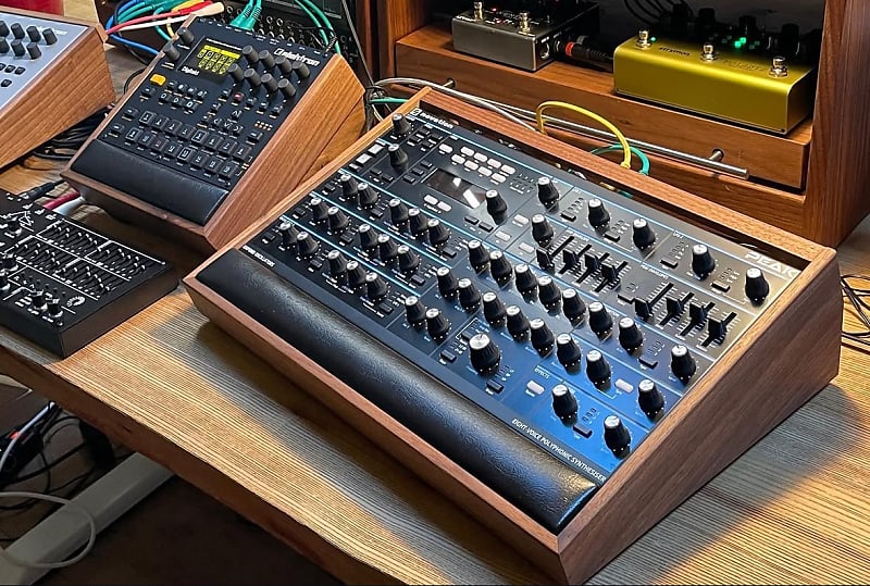 Mixingtable Walnut Stand for Novation Peak 2024 - Walnut | Reverb UK