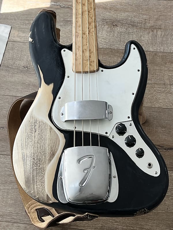 Squier Classic Vibe 70’s Jazz Bass Loaded Body 2022 - Black | Reverb