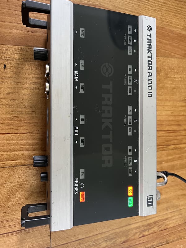 Native Instruments Traktor Scratch Audio 10 with timecode | Reverb