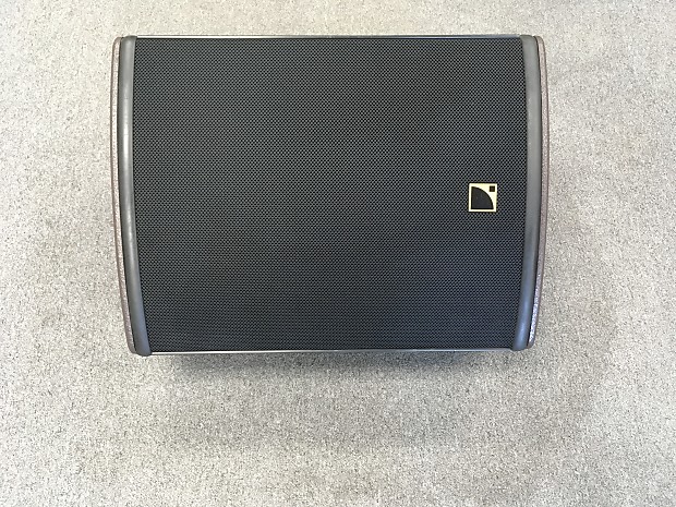 L-Acoustics 12XT 2-way-passive coaxial enclosure: 12'' LF + | Reverb