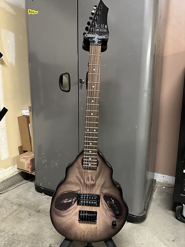 Alien Invasion Limited Edition 2000s - Alien | Reverb