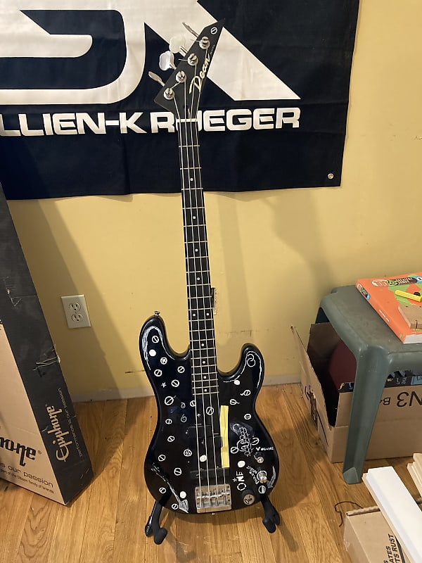 Dean 88-Bass 1980s Black with white artwork | Reverb