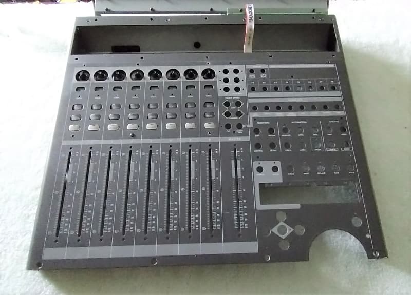 Mackie MCU Control Universal DAW Control Surface 2004 | Reverb Canada