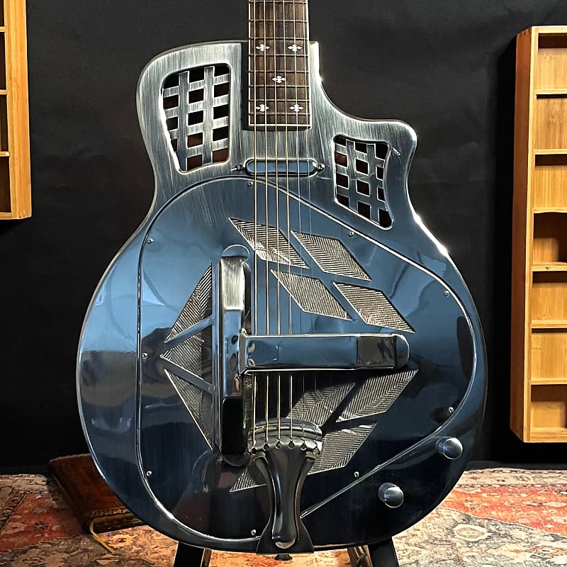 Royall Trifecta Light Aged Brushed Nickel 14 Fret Cutaway | Reverb