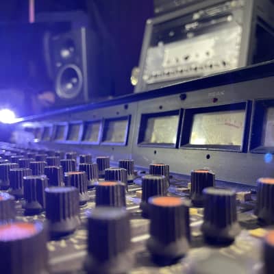 Soundcraft Series 400B 32-Channel 8-Bus Mixing Console | Reverb