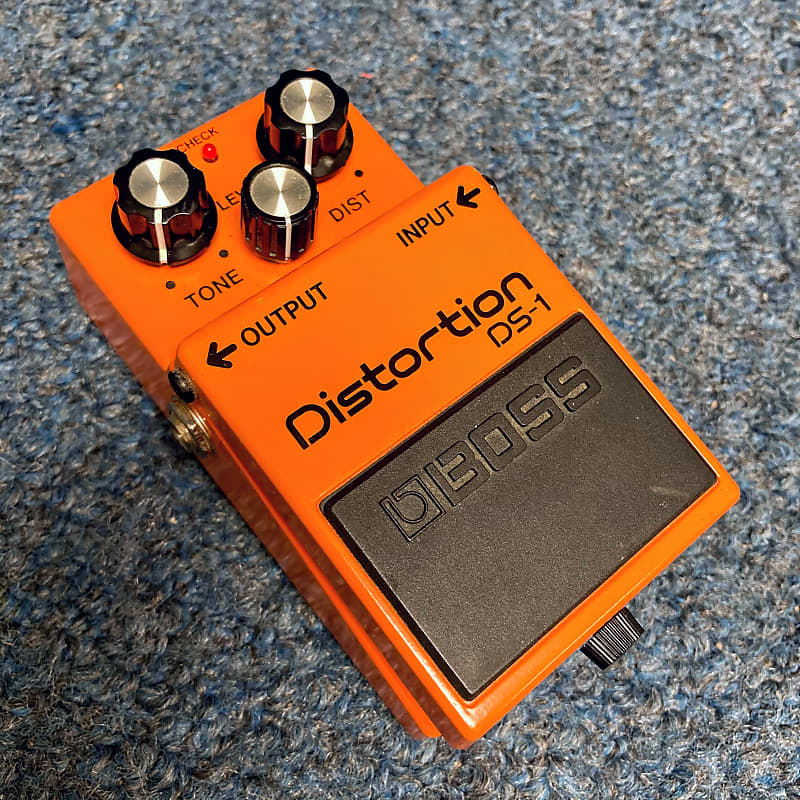 BOSS DS-1 Distortion Guitar Effects Pedal | Reverb Canada