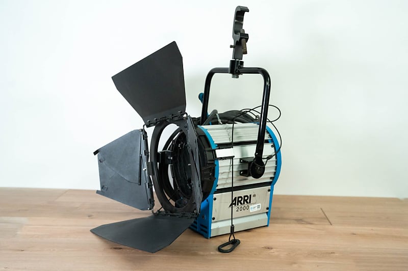 ARRI 2000 Fresnel Light Fixture CG01EZK | Reverb