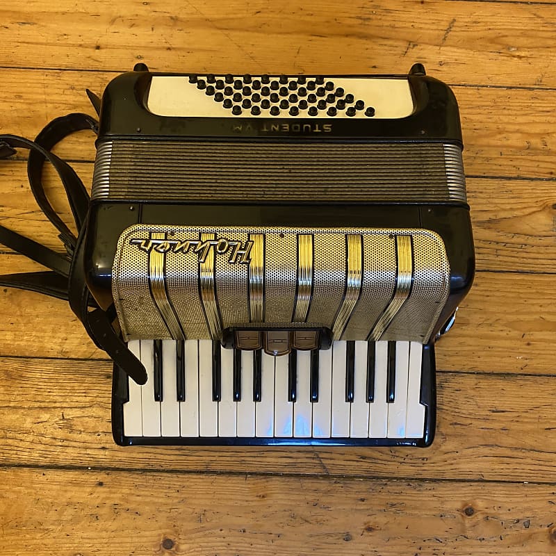Hohner Student VM piano accordion | Reverb Canada