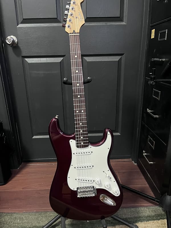 Fender Stratocaster MIM 2001 - Midnight Wine | Reverb