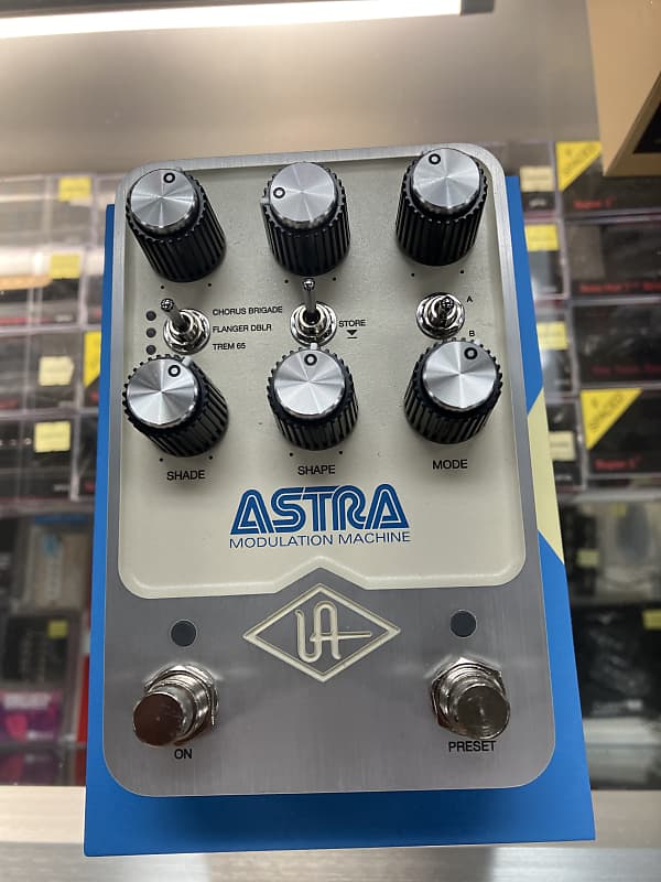Astra Universal Audio UAFX Modulation Machine Pedal Silver | Reverb