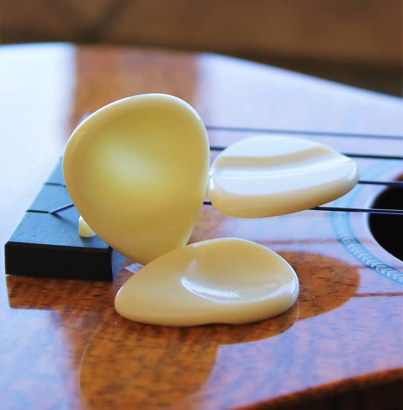 Dell Arte Maxi ergonomic Bone pick GP-2046 set of 3 picks | Reverb