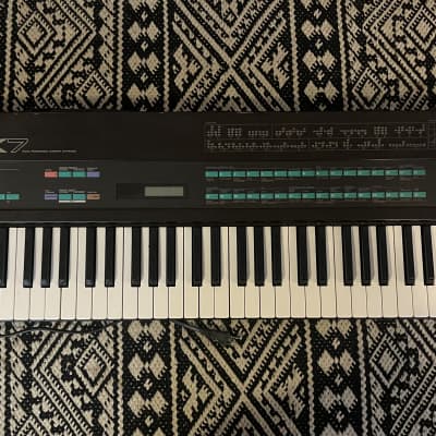 YAMAHA DX7 Digital Programmable Algorithm Synthesizer | Reverb