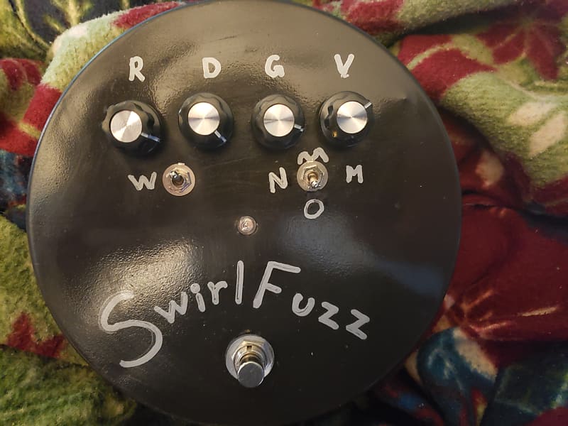 Handmade "SwirlFuzz" -Modulated octave fuzz prototype | Reverb