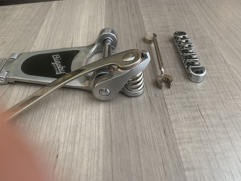 Bigsby B30 Vibrato Tailpiece w tension bar and roller bridge | Reverb