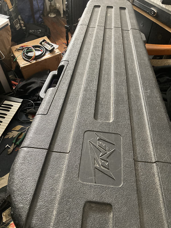 Peavey Contour Case 80s Black | Reverb