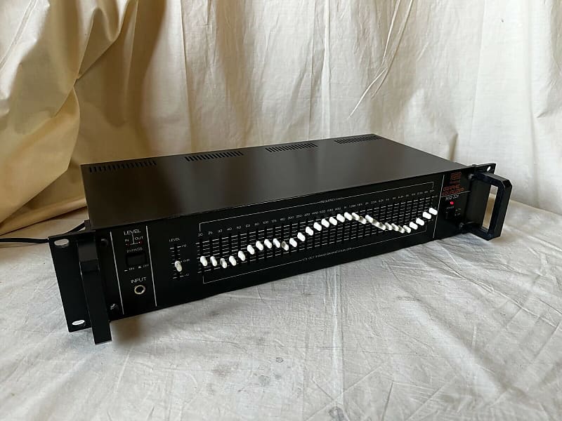 ROLAND SEQ-331 Professional Graphic Equalizer | Reverb