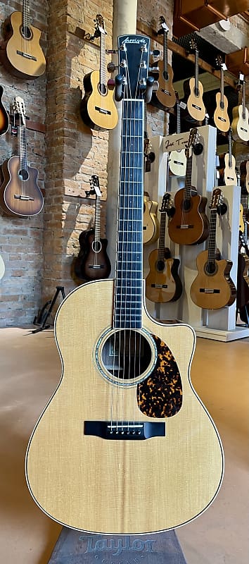 Larrivee LV-09E | Reverb