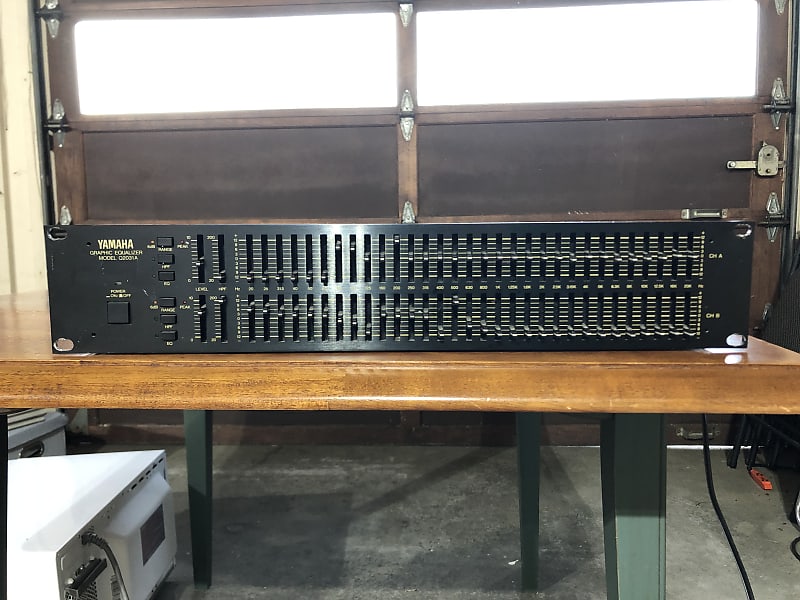 Yamaha Q2031B Dual-Channel Graphic Equalizer | Reverb