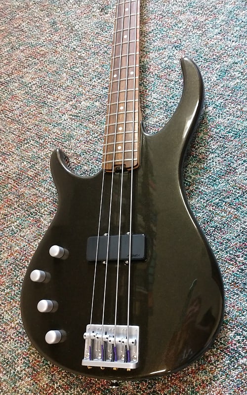 Peavey Fury II Bass Left-handed 2000-2004 Metallic Olive | Reverb